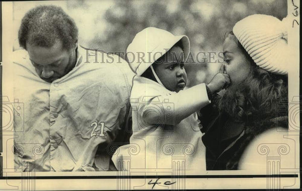 1972 Press Photo Denver Broncos football player Floyd Little his wife ...