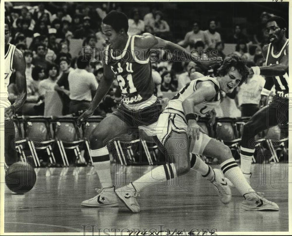 1978 Press Photo LSU basketball guard Ethan Martin #21 steals ball in ...