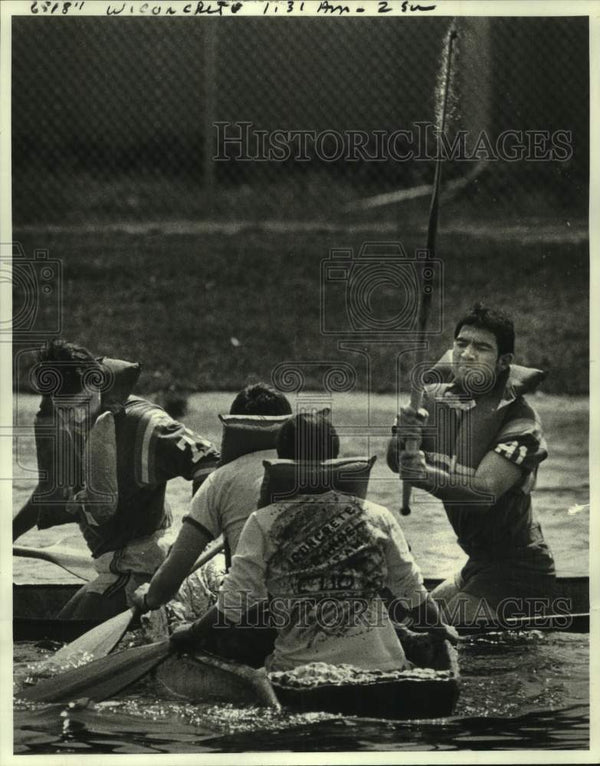 1984 Press Photo LSU cement canoe racer Raymond McCabe and competitors ...