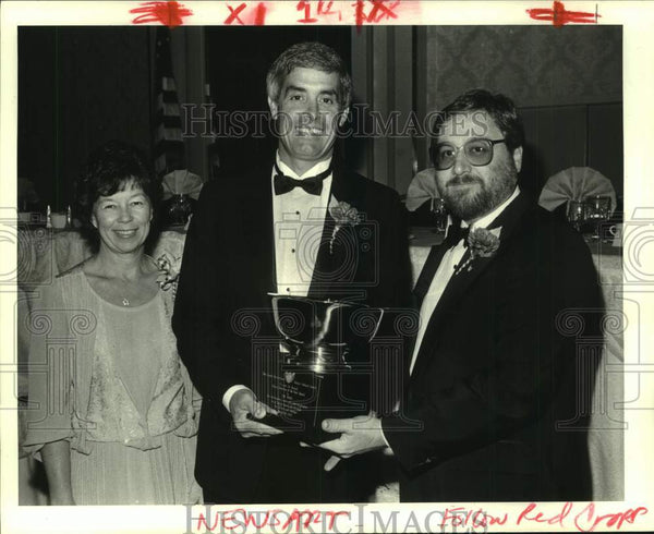 1987 Press Photo New Orleans Saints coach Jim Mora, wife Connie and Sa ...