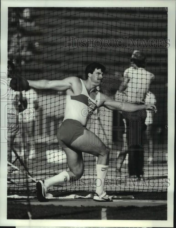 1984 Press Photo Mac Wilkins winds up to throw the discus in a ...