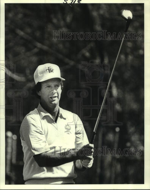 1984 Press Photo Golfer Larry Nelson watches his tee shot - nos26579 ...