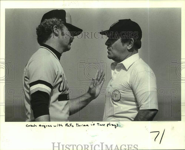 1983 Press Photo Wichita State baseball coach Gene Stephenson, ump Don ...