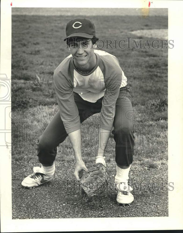 1985 Press Photo St. Charles baseball player Craig Ourso is ready to ...