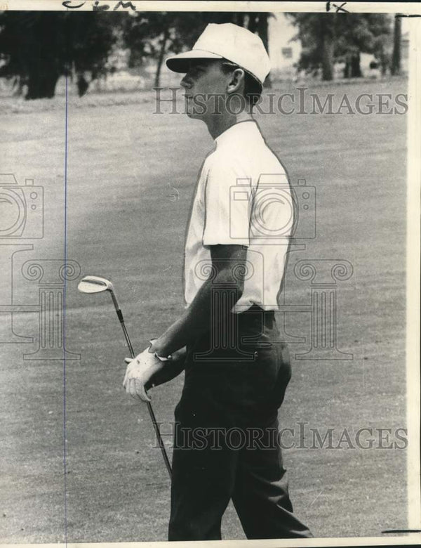 1968 Press Photo Golfer Bob Stanton watches his iron shot during a ...