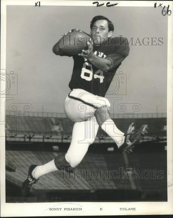 1968 Press Photo Tulane football player Sonny Pisarich catches ball in ...