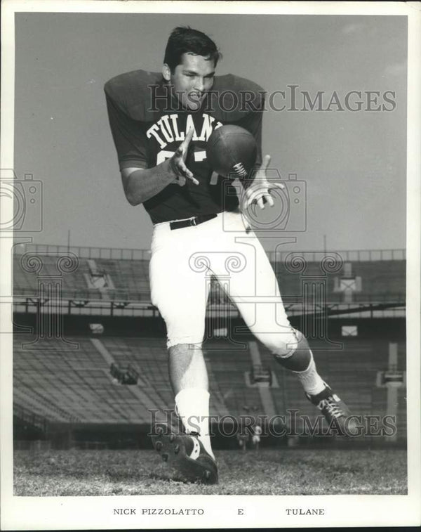 1968 Press Photo Tulane football player Nick Pizzolatto catches ball in ...