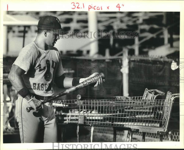 1990 Press Photo LSU baseball player Keith Ostie selects bat from ...