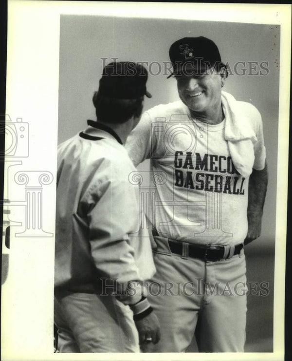 1992 Press Photo South Carolina baseball player Jared Baker talks with ...