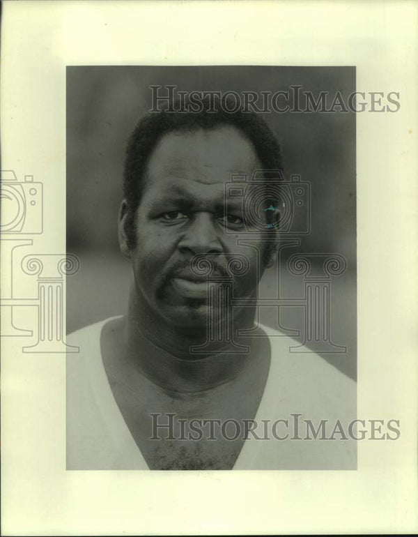 1985 Press Photo Close-up of Carver High School football coach Wayne ...