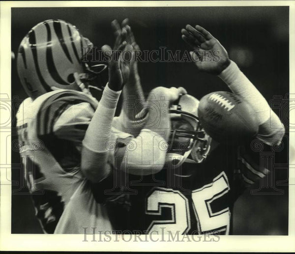 1984 Press Photo Cincinnati Bengals football player Steve Kreider drops ...