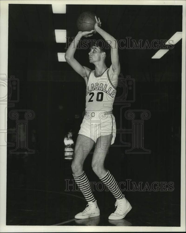 Press Photo De La Salle basketball player Andre Robin #20 shoots the ...