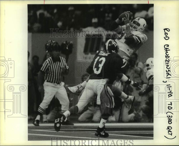 1990 Press Photo U of Miami football player Rod Chudzinski catches 11 ...