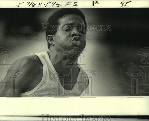 1979 Press Photo Close-up of Bonnabel HS track sprinter Alonzo Ruffin ...