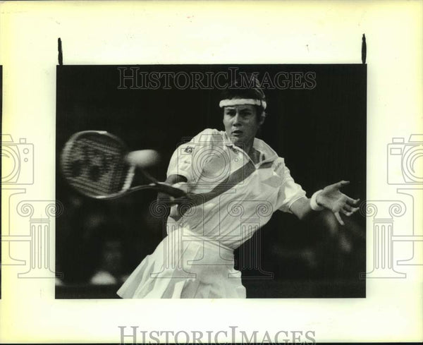 1988 Press Photo Tennis player Stephanie Rehe returns volley to Kathy ...