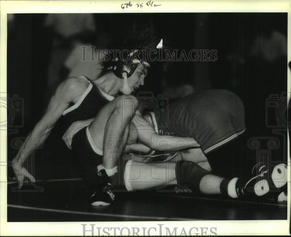 1990 Press Photo Jesuit wrestler Clint Rivet battles Chris Menard in ...