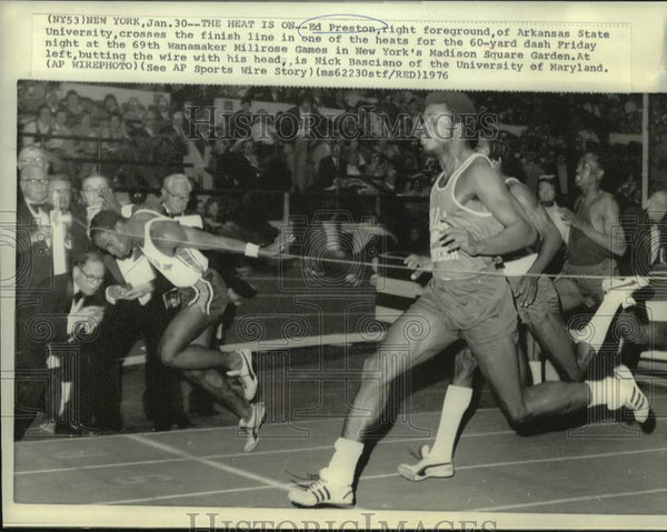 1976 Press Photo Runners during the 60-yard dash at the Millrose Games ...