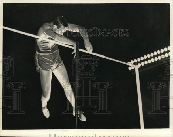 1967 Press Photo Pole Vaulter Paul Wilson - nos32787 - Historic Images