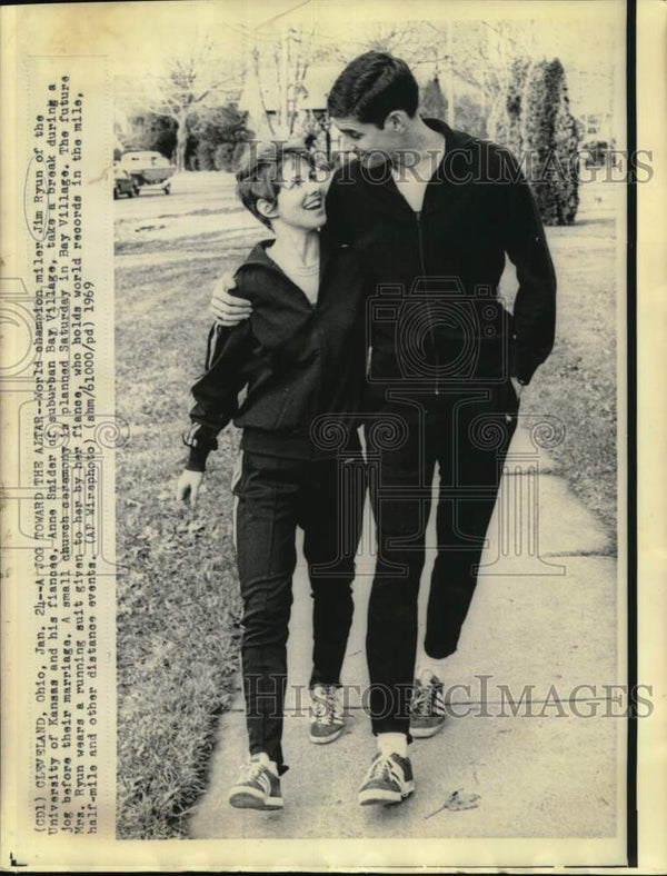 1969 Press Photo Runner Jim Ryun with Fiancee Anne Snider in Cleveland ...