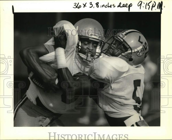 1989 Press Photo LSU Football Cornerback Jimmy Young Tackles LSU #6 ...