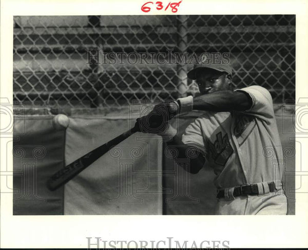 1985 Press Photo David Smith, Shaw baseball player about to make a hit ...