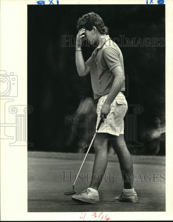 1986 Press Photo Golfer Chris Shuler reacts to 18th green putt at ...