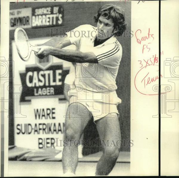 1975 Press Photo Harold Solomon slams a return in the all-United States ...