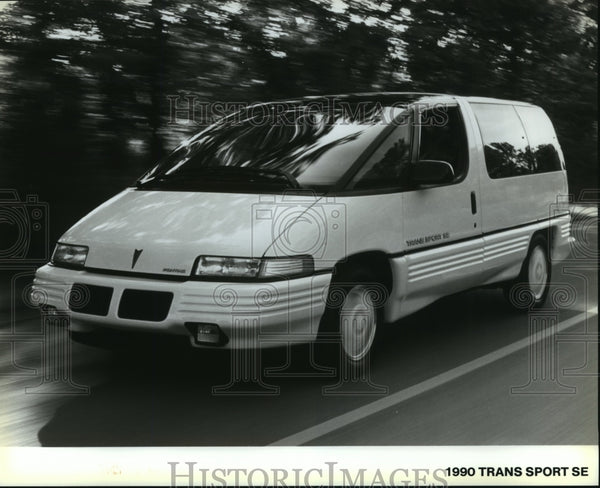 1989 Press Photo 1990 Pontiac Trans Sport SE Mini Van Driving on the ...