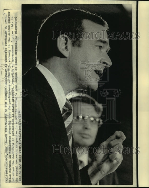 1974 Press Photo Secretary of Commerce Frederick B. Dent talks with ...