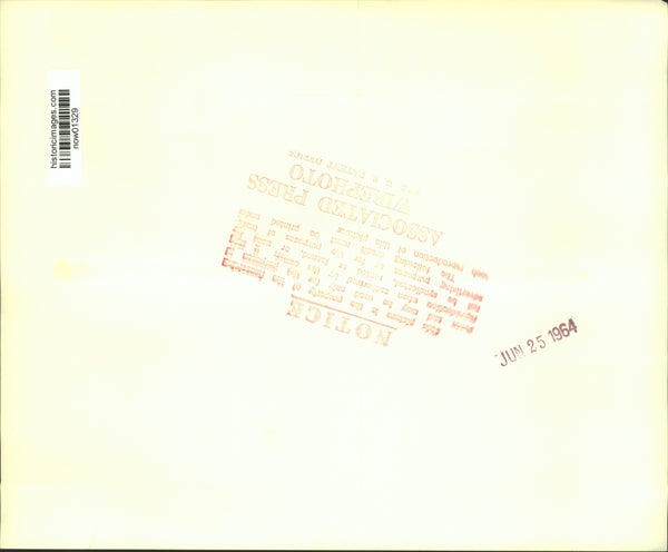 1964 Press Photo Capt. Joseph Flynn & co-pilot flew across 'verboten ...