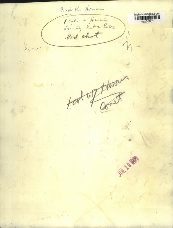 1971 Press Photo Senator Fred Harris speaks at news conference from his ...