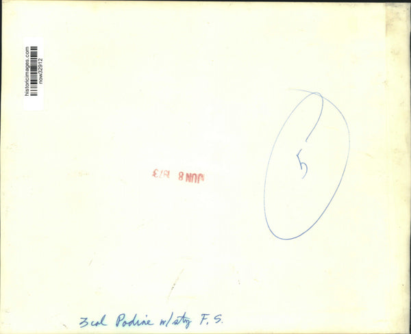 1973 Press Photo Podine Schoenberger awarded plaque from Robert Nelson ...