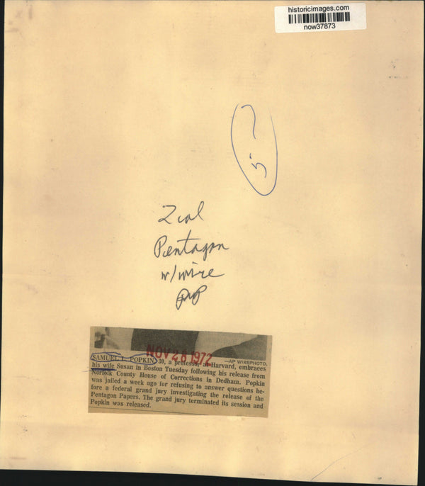 1972 Press Photo Harvard Professor Samuel Popkin poses with wife Susan ...