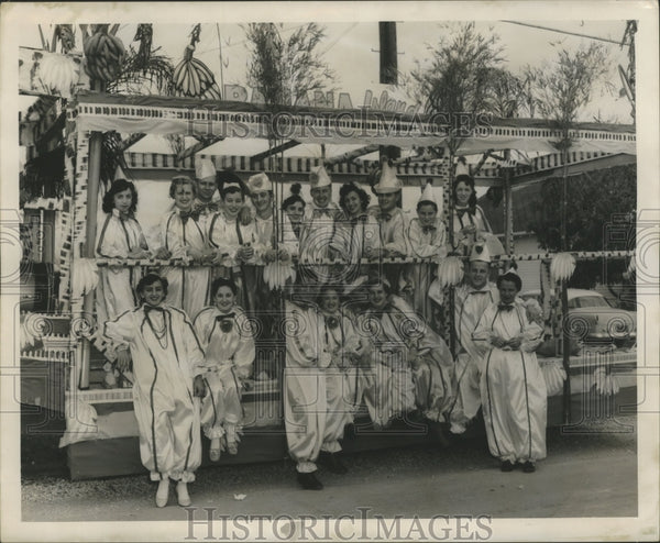 Press Photo Mardi Gras Carnival Banana Island Float Arabi Parade ...