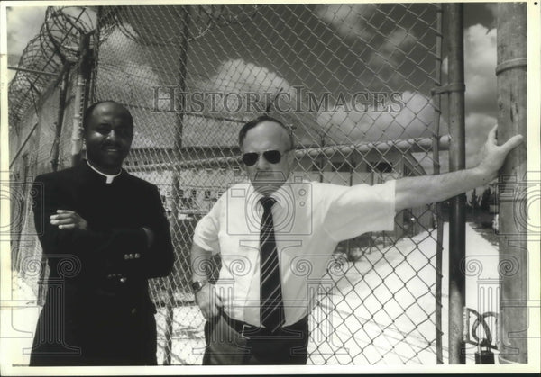 1989 Press Photo Perry Rivkind and Haitian leader Rev. Gerard Jean ...