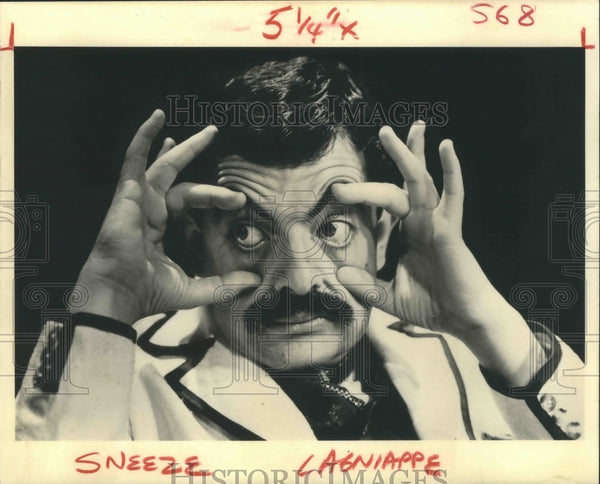1988 Press Photo Actor Rowan Atkinson in The Sneeze - nox04216 ...