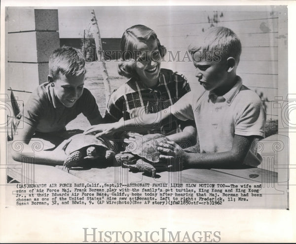 1962 Press Photo Wife and sons of Air Force Major Frank Borman, astron ...