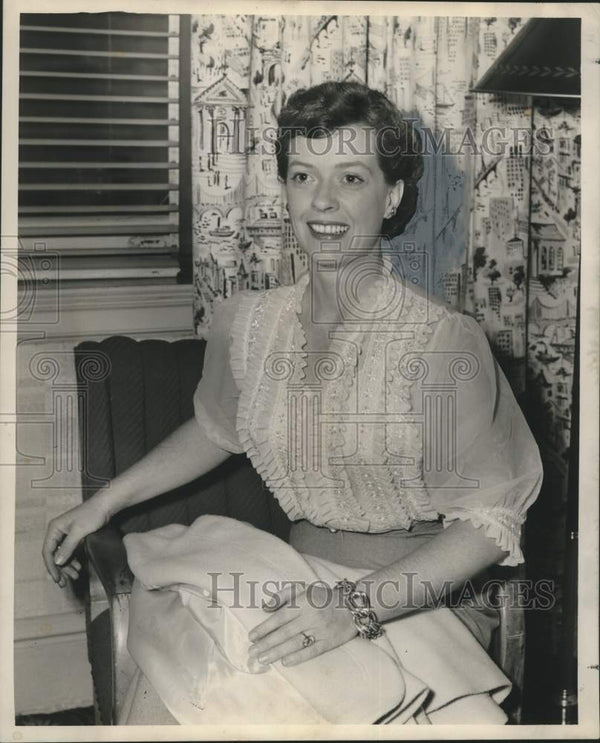 1954 Press Photo Lois Kibbee - nox28721 - Historic Images