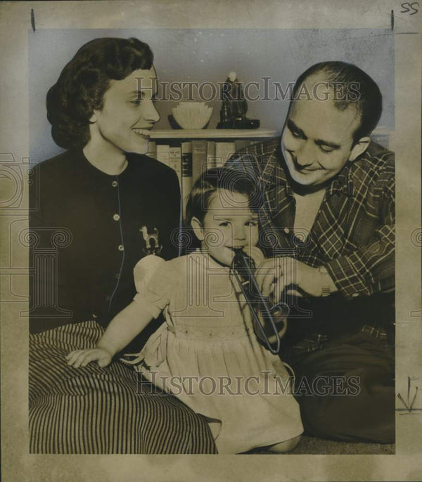 1955 Press Photo Mr. and Mrs. Ned Meredith and Carol, playing a tiny ...