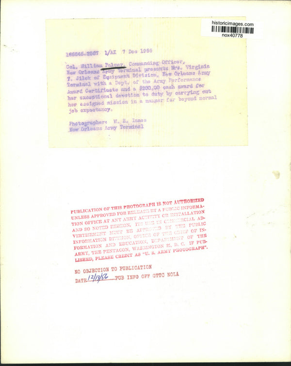 1956 Press Photo Colonel William Palmer gives award to Mrs. Virginia ...