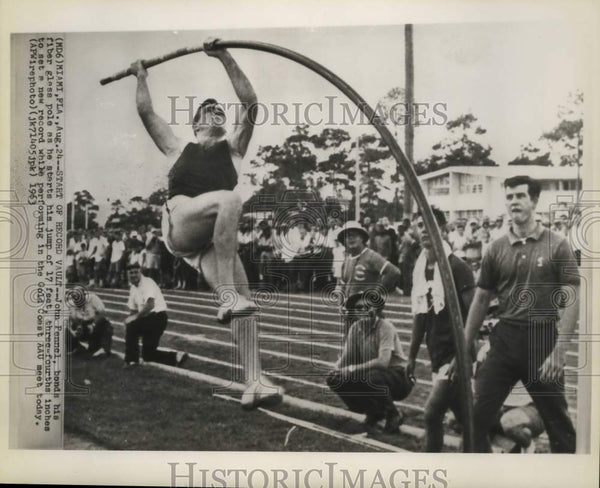 1963 Press Photo John Pennel prepares to jump at the Gold Coast AAU me ...