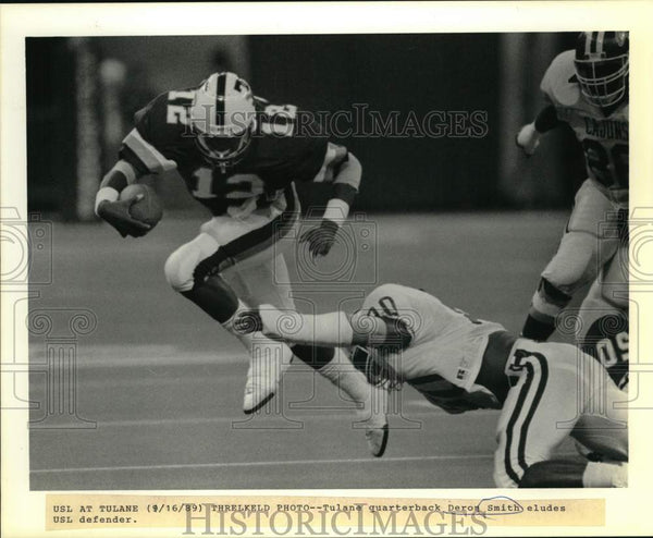 1989 Press Photo Tulane quarterback Deron Smith eludes USL defender ...