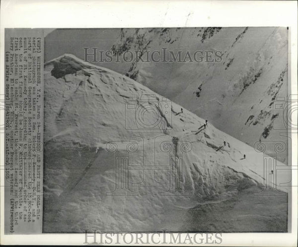 1965 Press Photo Robert Kennedy and climbers near summit of Canada's Mt ...