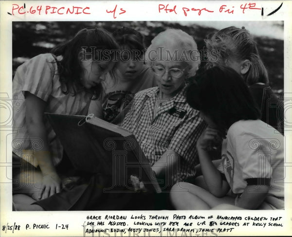1988 Press Photo Grace Riordan is Foster Grandparent at Kelly ...