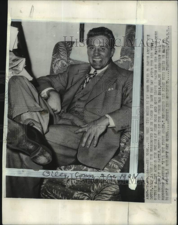1946 Press Photo Boxer Billy Conn sits comfortably after fight with Jo ...