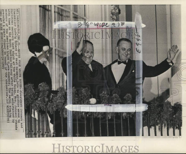 1965 Press Photo Lyndon B Johnson & Ludwig Erhard wave form balcony, DC ...