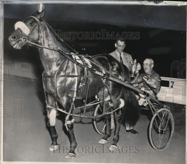 1952 Press Photo Frank Ervin & Ernest B Morris with horse Good Time ...