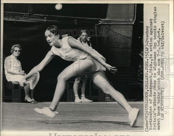 1968 Press Photo Peaches Bartkowicz in action, Wightman Cup tennis, Wi ...