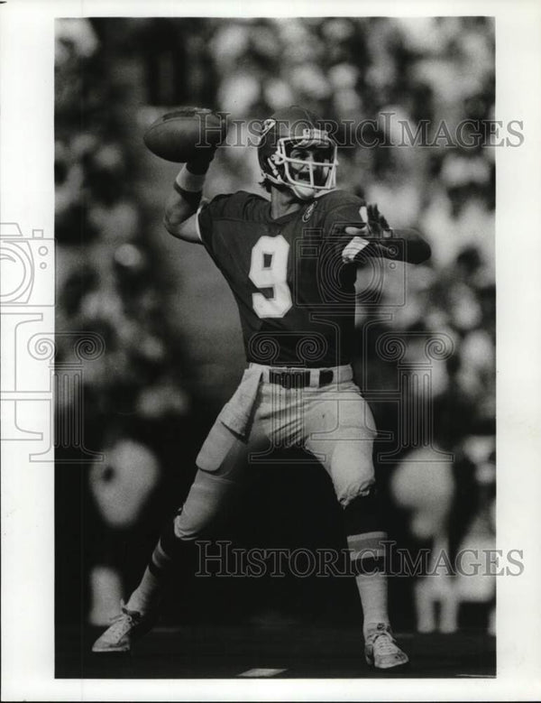 1985 Press Photo Kansas City Chiefs' quarterback Bill Kenney during ...