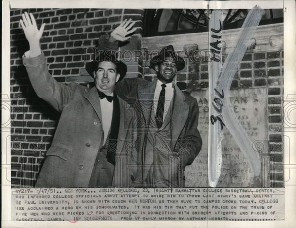 1951 Press Photo Manhattan College Basketball's Ken Norton And Junius ...